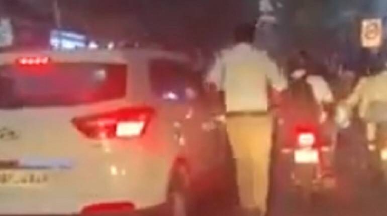 Watch | Hyderabad police constable runs 2 km to clear way for ambulance ...