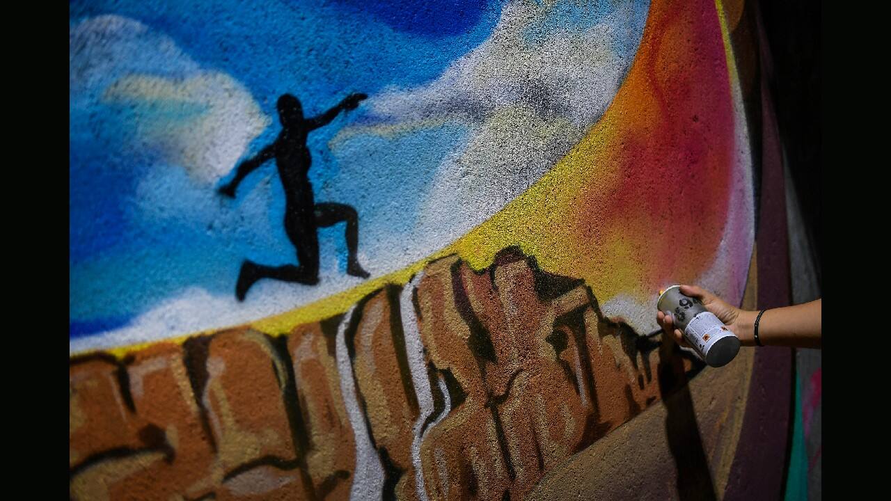 Venezuelan street artist seeks to inspire