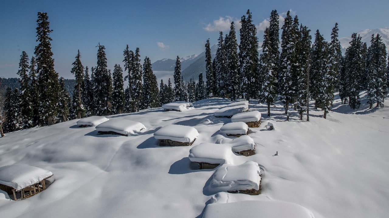 Snow-clad meadows fill Gulmarg with tourists again