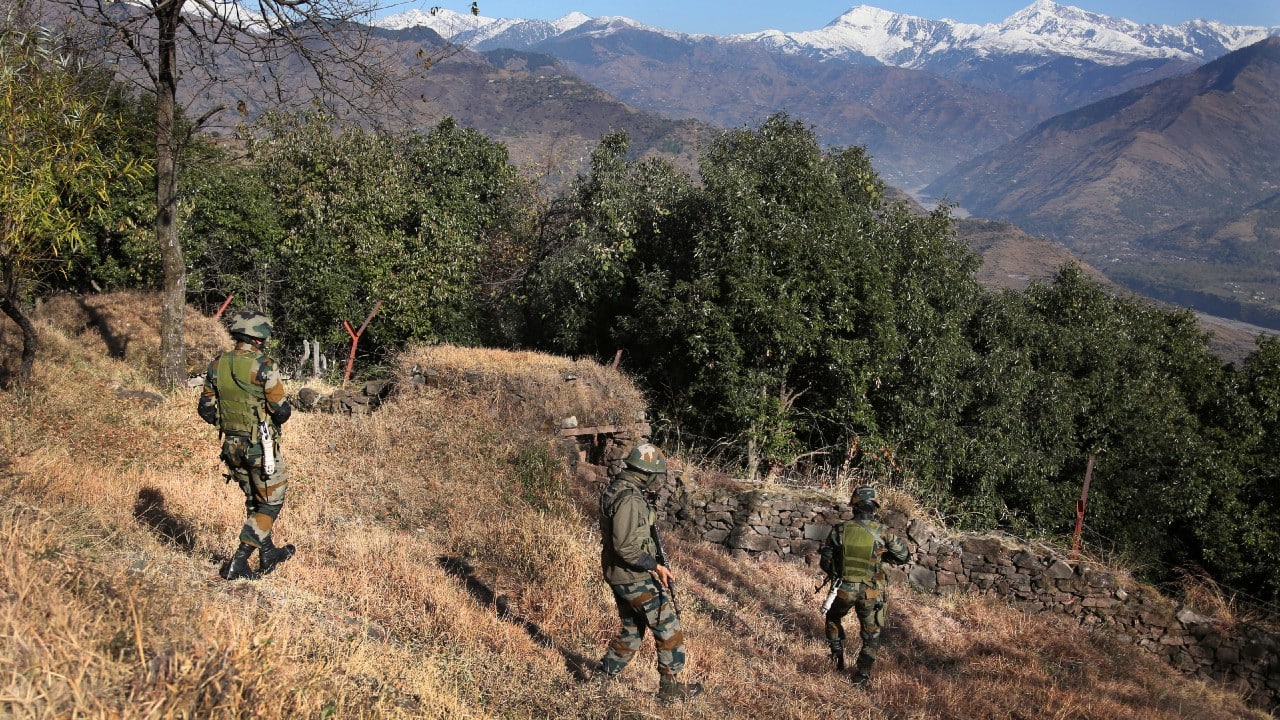 In Pictures: Indian Army soldiers conduct long-range patrolling along ...