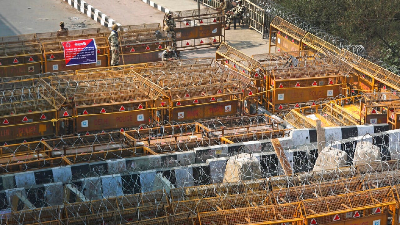 Farmers' protest | Delhi Police gears up security; cemented nails ...