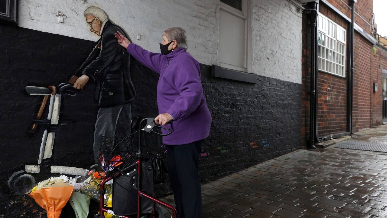 Britain mourns pandemic 'hero' Captain Tom Moore | Moneycontrol News