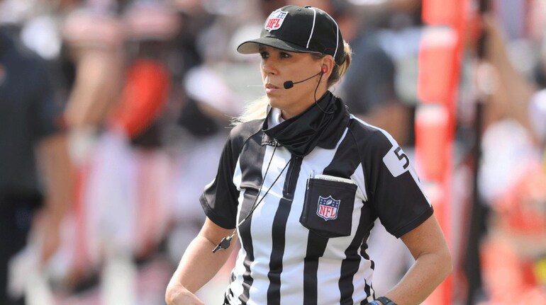 Twitter celebrates Sarah Thomas as she becomes first woman referee at ...