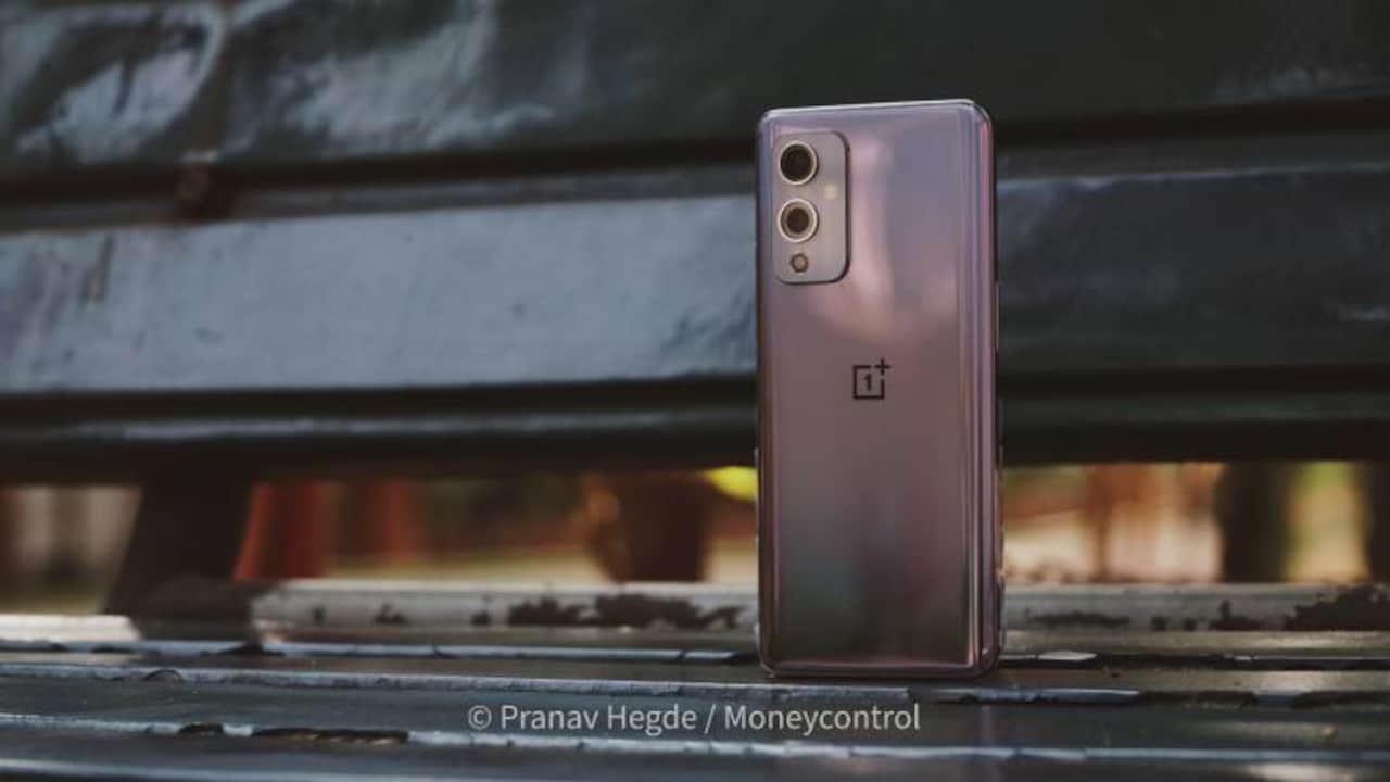 OnePlus 9 Review: Splendid performance, great camera, but do these ...