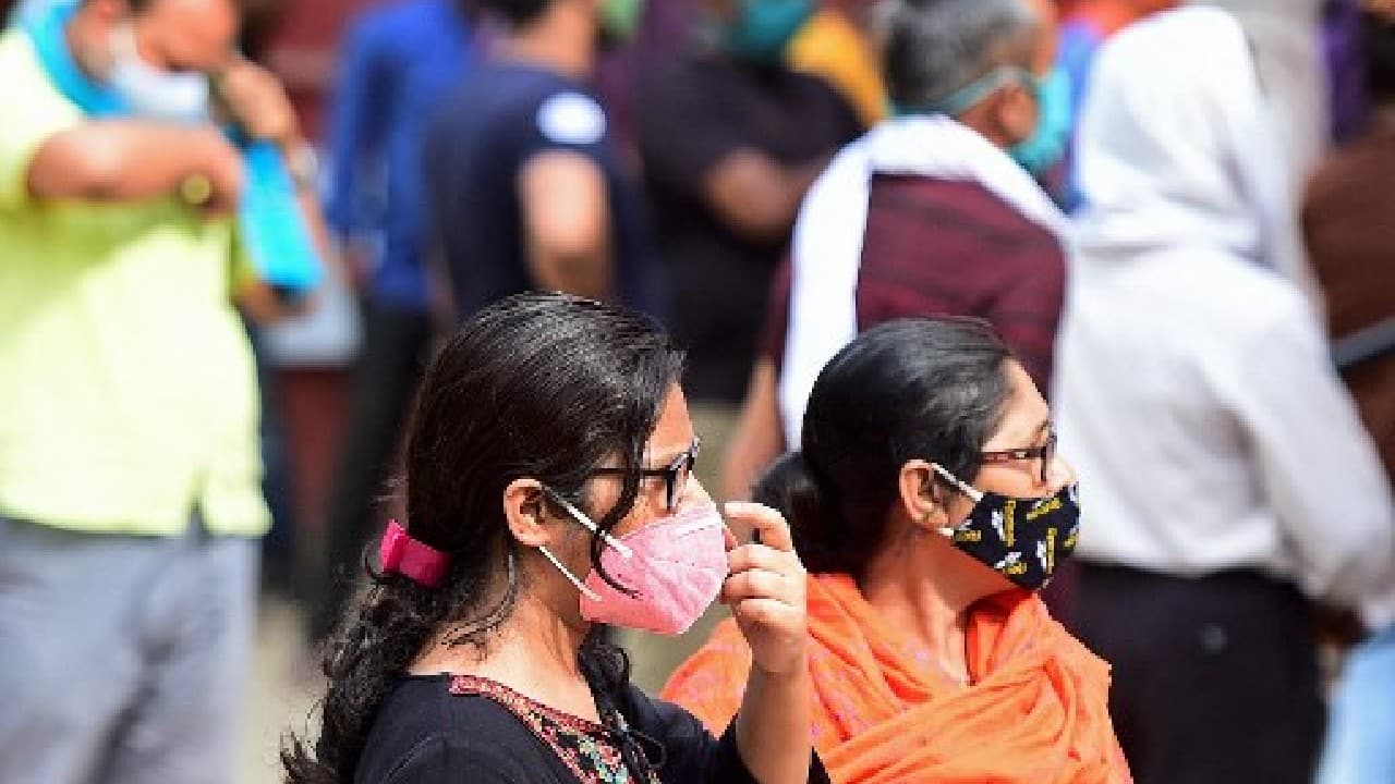 Weekend lockdown empties Delhi's streets amid major COVID-19 surge