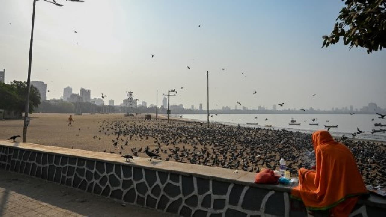 Mumbai street wears deserted look as weekend lockdown begins amid COVID ...