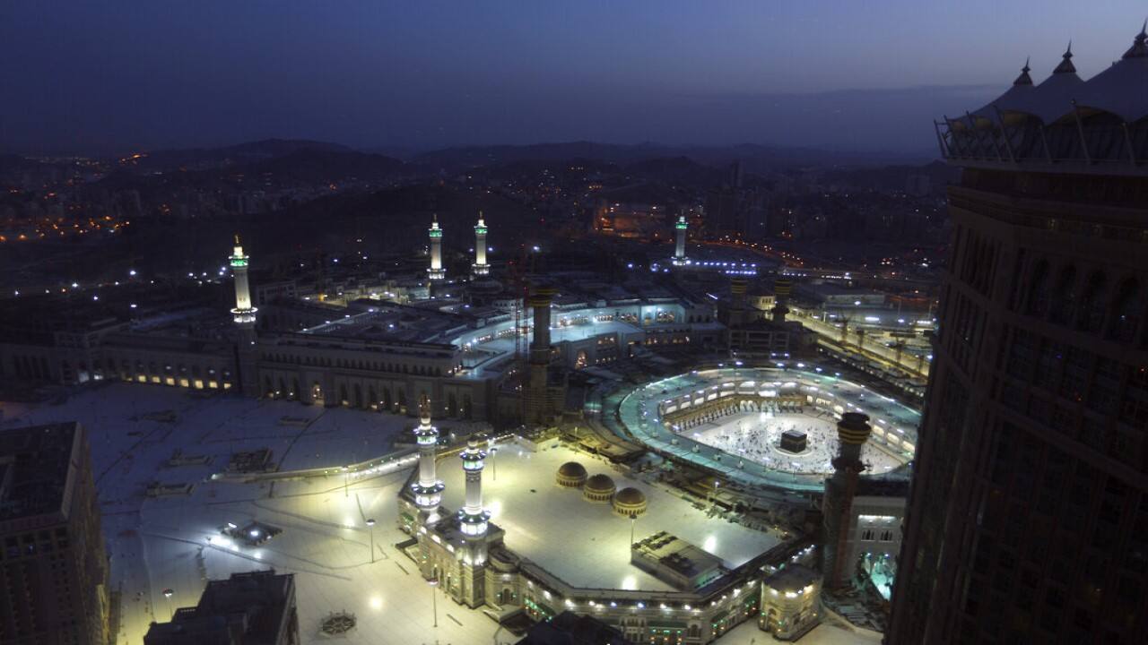In pics | Muslims open Ramadan with social distanced prayers, vaccines ...