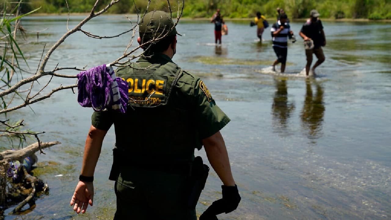 In Pics | Venezuela migrants cross US border in droves | Moneycontrol News