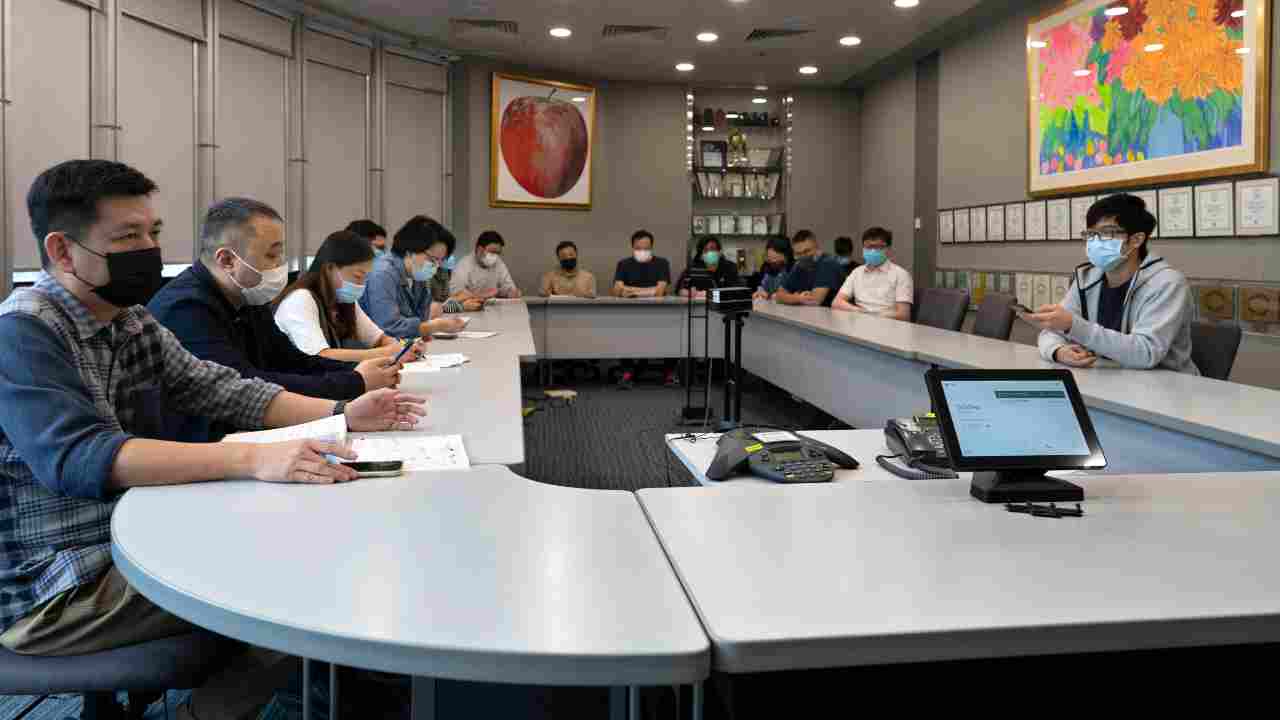 See pictures from China's crackdown on Apple Daily, the Hong Kong pro ...