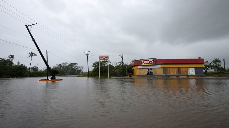 Hurricane Grace unleashes severe flooding in Mexico, killing eight