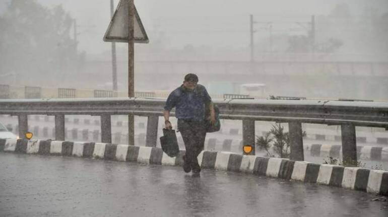 As heavy rains lash Delhi, airlines issue flight delay warnings from ...