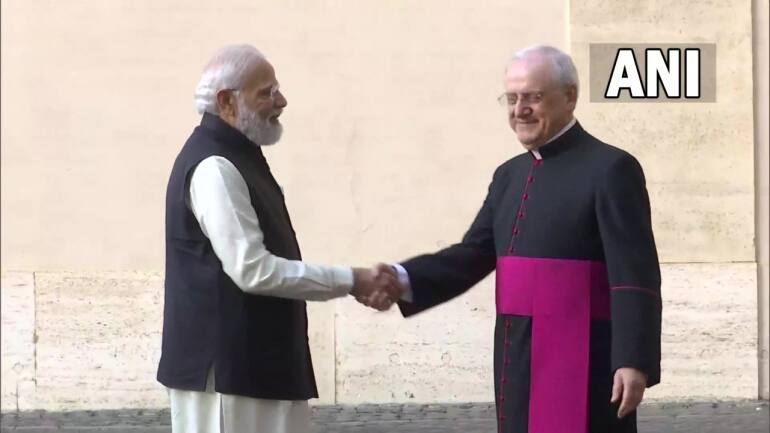 PM Modi arrives in Vatican City to meet Pope Francis