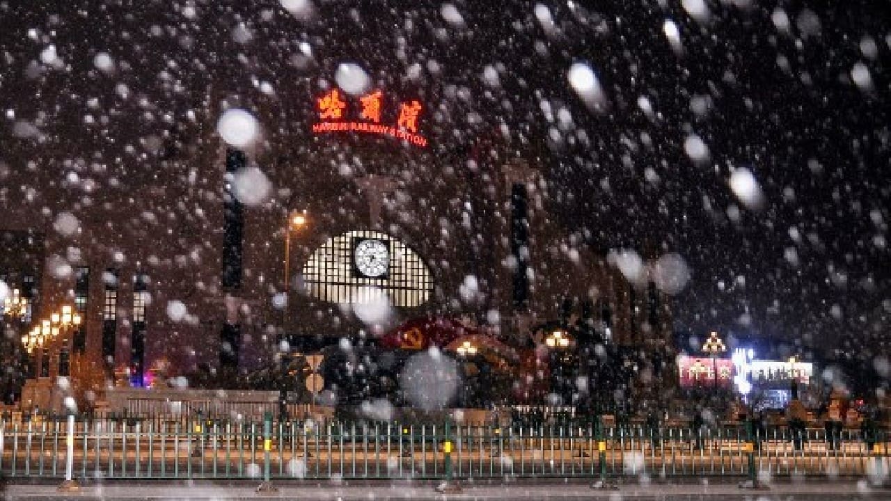 Winter is here, early snowstorm blankets China’s capital