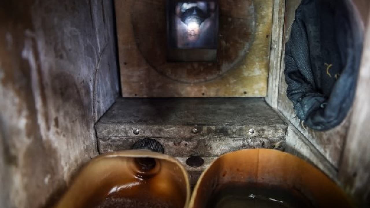 Providing a snapshot of the past, Afghan photographer keeps the box ...