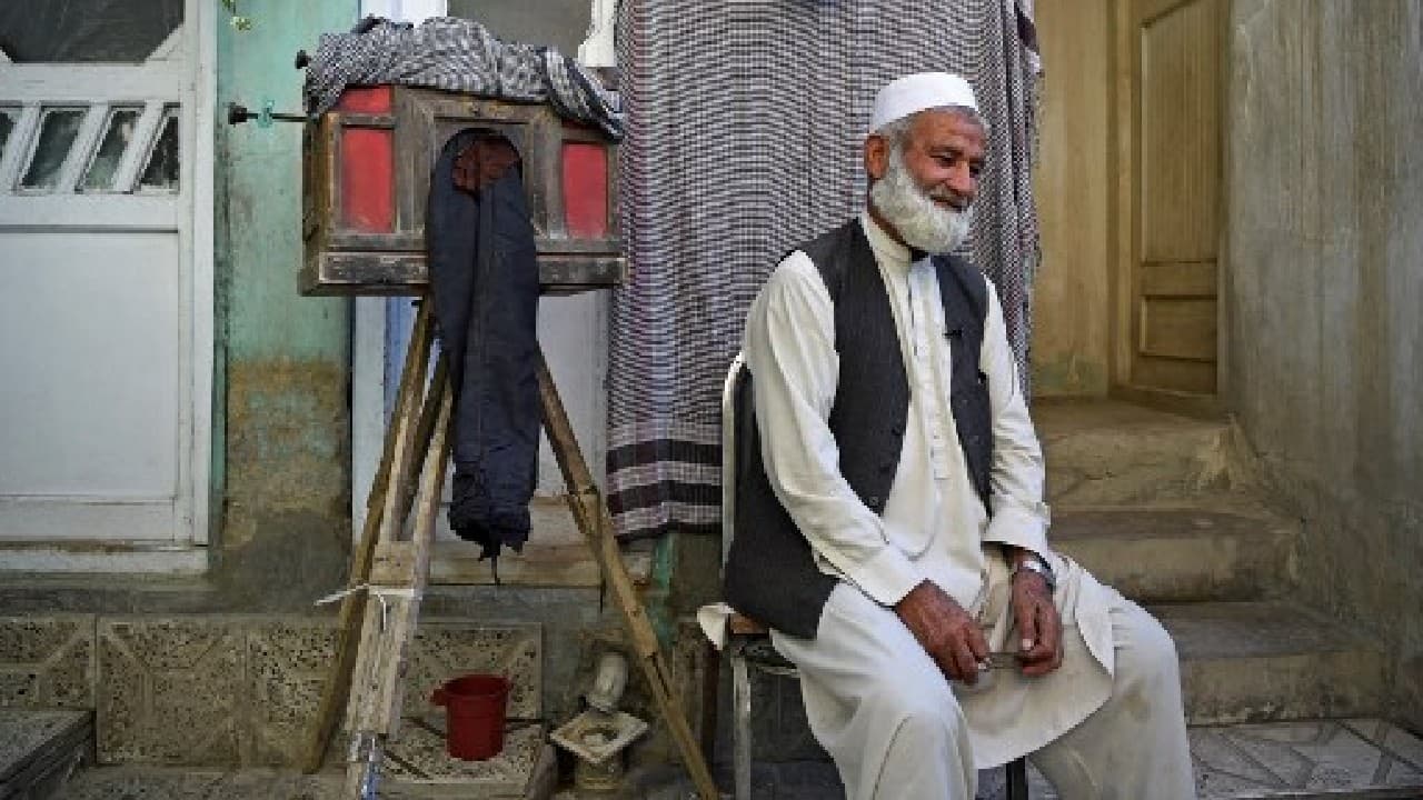 Providing a snapshot of the past, Afghan photographer keeps the box ...