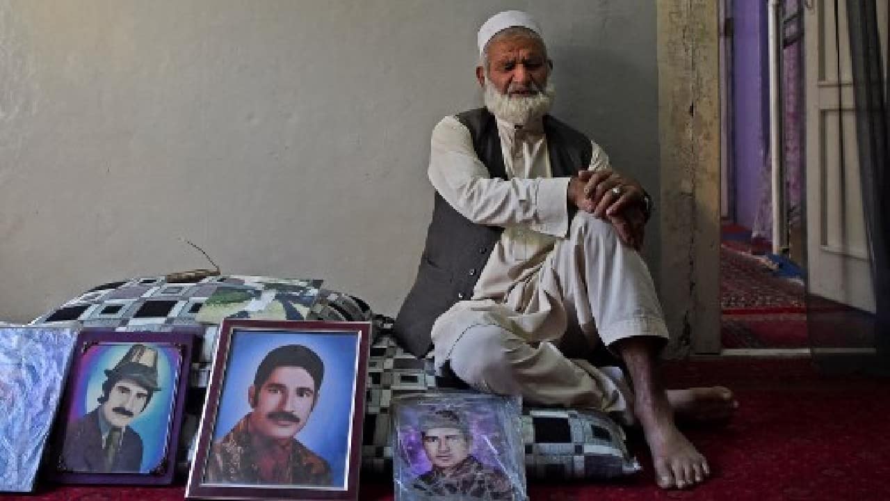 Providing a snapshot of the past, Afghan photographer keeps the box ...