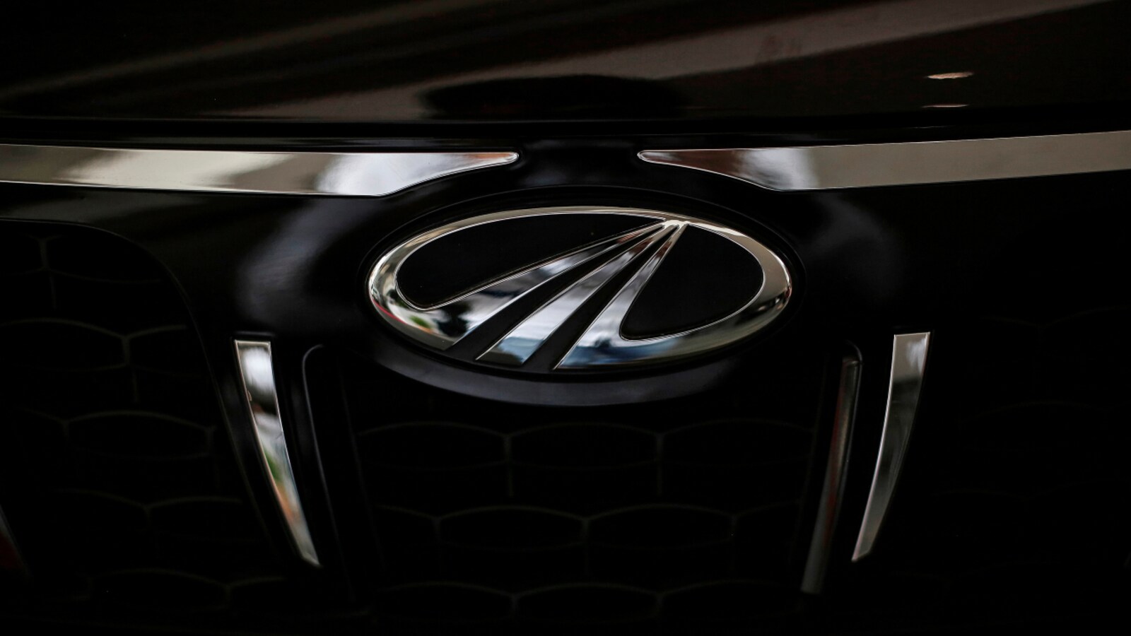 Mahindra Logo Wallpaper