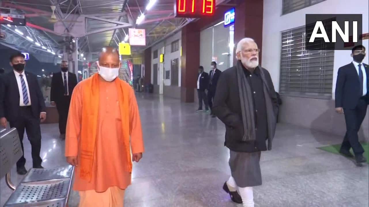 In Pics | Prime Minister Narendra Modi's mid-night inspection of ...