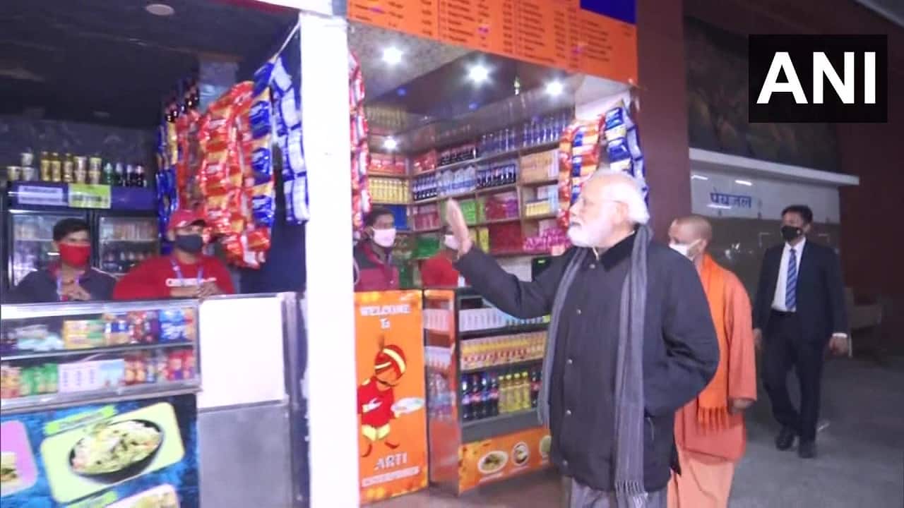 In Pics | Prime Minister Narendra Modi's mid-night inspection of ...