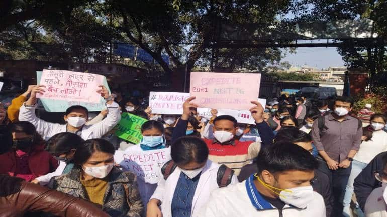 Doctors participate in walkathon to protest incidents of violence ...