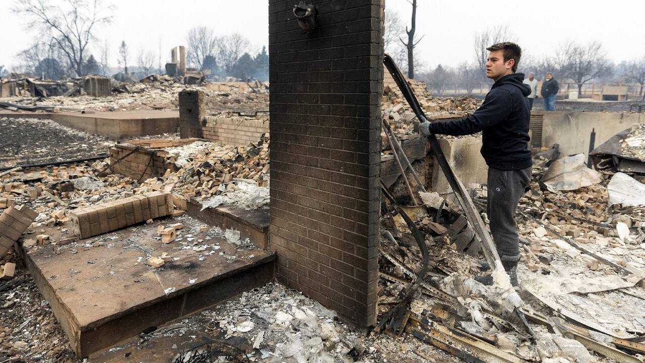 Urban wildfire destroys over 1,000 homes in Colorado