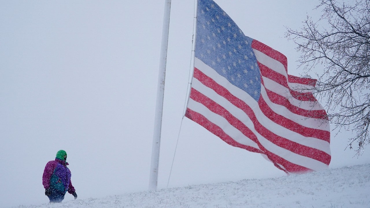 Washington wrapped in snowy blanket as storm sweeps the US capital ...