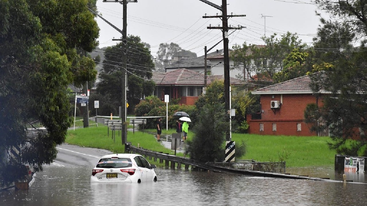 Flood wreaks havoc in Sydney, thousands evacuate
