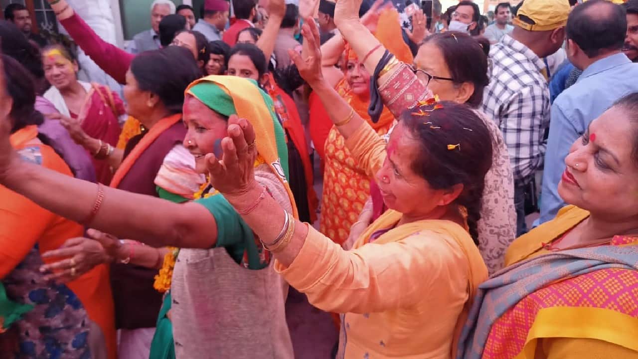 Uttarakhand Assembly Election 2022 | Celebration kicked off as BJP ...