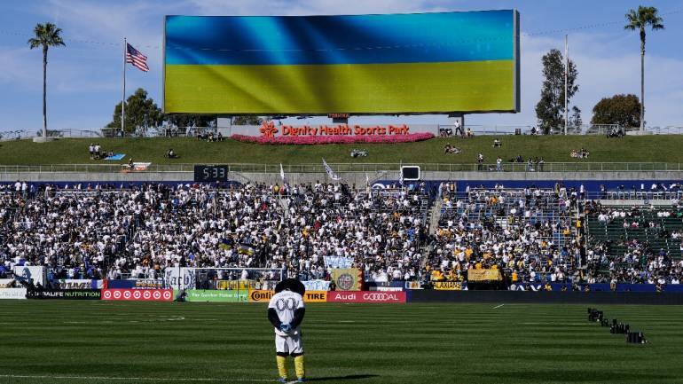 Russia-Ukraine Conflict | Sports world lets Ukrainian colours fly