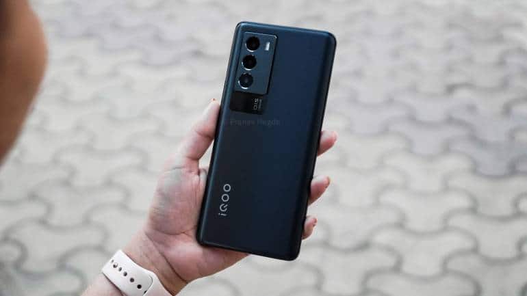 iQOO 9 SE Review: A new performance champ that packs a punch over the ...