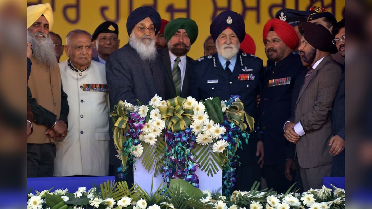 103rd Birth Anniversary of Arjan Singh | Remembering the iconic air ...