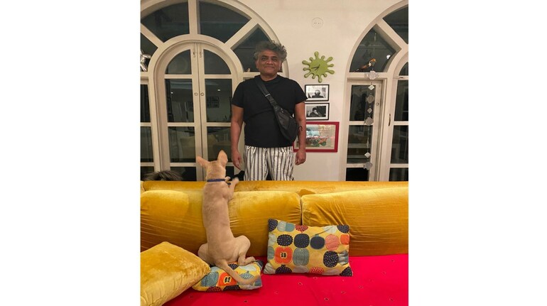 Delhi Court directs Aakar Patel not to leave country without its permission