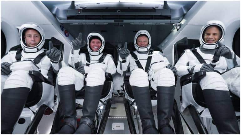 Crew of first private flight to ISS head back to Earth