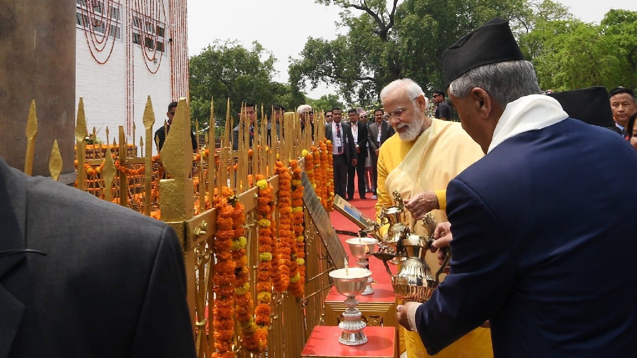 Modi Nepal Visit | PM offers prayers at Maya Devi Temple, lays ...