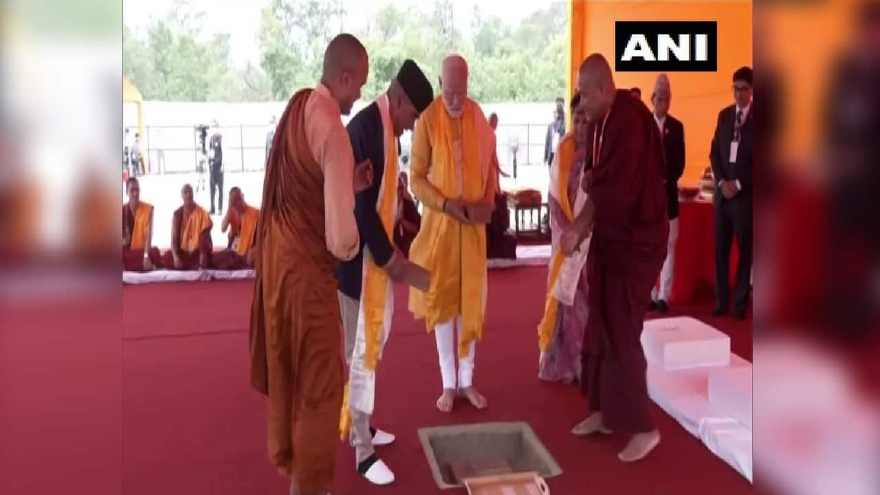 Modi Nepal Visit | PM offers prayers at Maya Devi Temple, lays ...