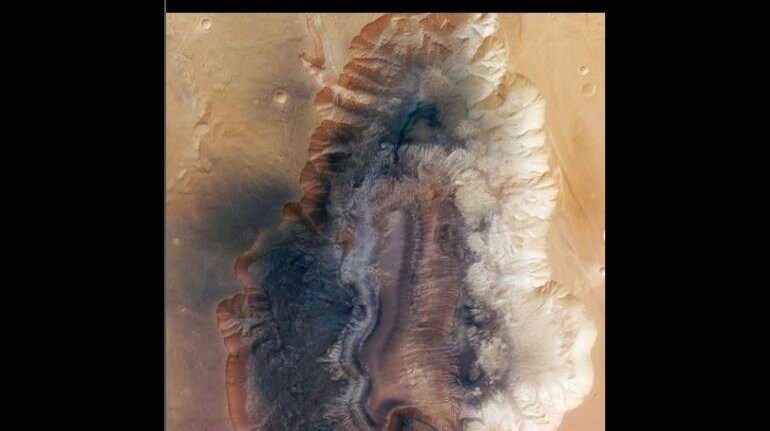 What lies deep inside Mars' Grand Canyon? See stunning new photos