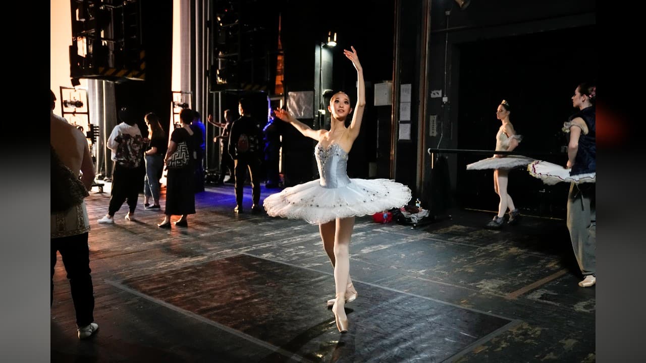 Ballet competitors soar in Moscow at Bolshoi
