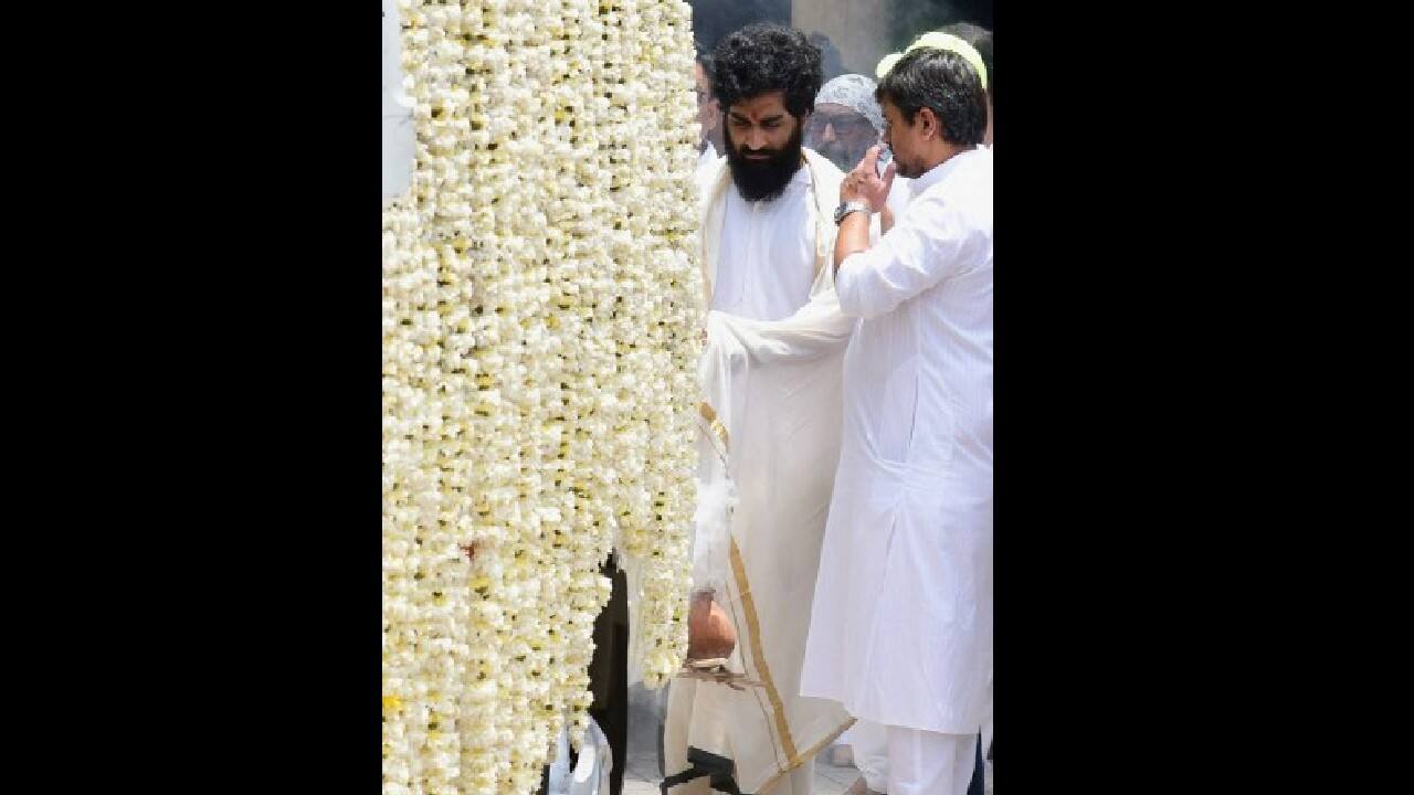 KK’s funeral attended by family members, friends from industry