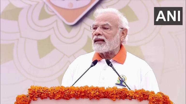 PM Modi leads Yoga Day celebrations, says it is forming basis for ...