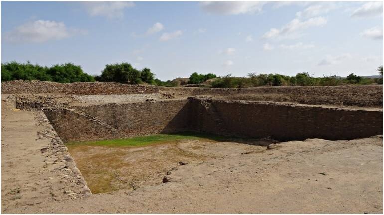 Archaeologists dig up 2,000-year-old brick walls in Patna