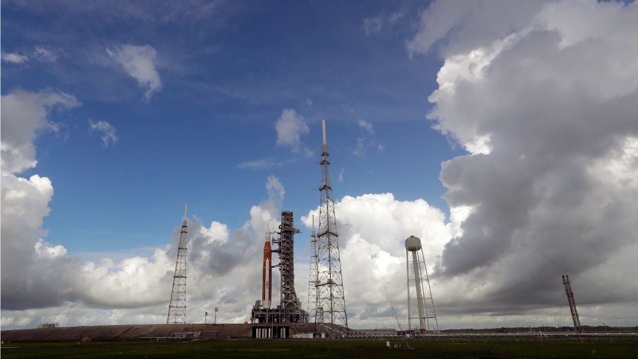 Back to the moon, NASA fuels rocket for liftoff for first test flight ...