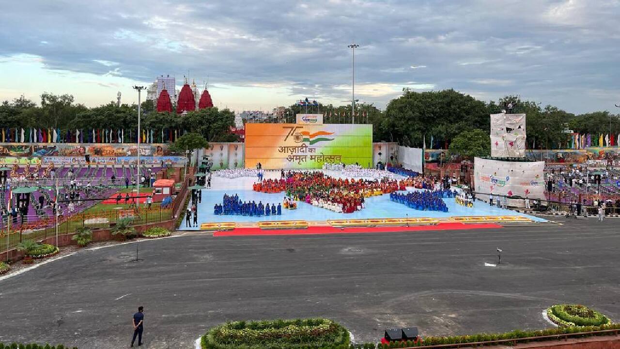 76th Independence Day: PM Modi unfurls tricolor at Red Fort to begin ...