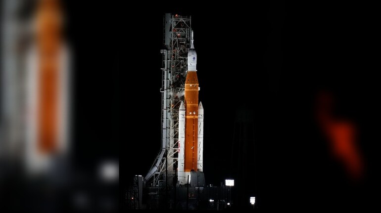 NASA fuels new moon rocket in week's 2nd launch attempt