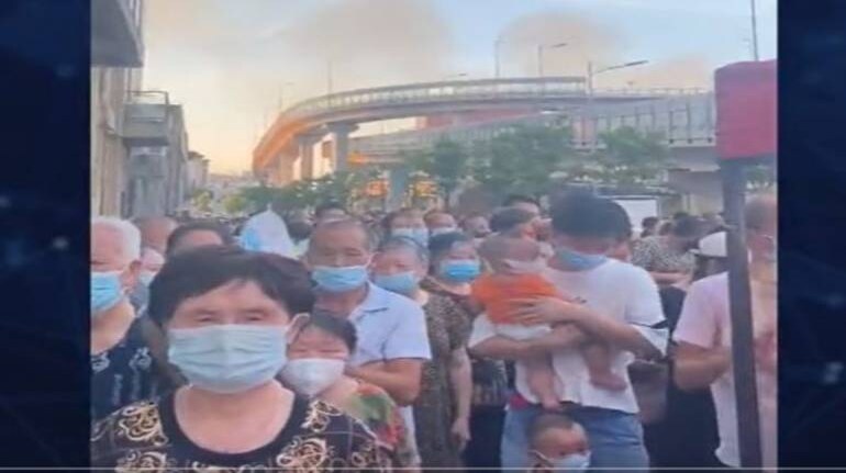 Watch: Amid China’s punishing heat wave, residents wait in long lines ...