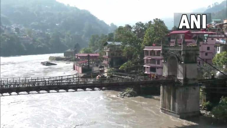 HP: Three feared dead in Rohru flash flood, residents evacuated in ...