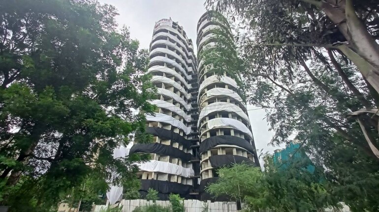 Supertech Twin Towers Demolition: Edifice completes floor-to-floor ...