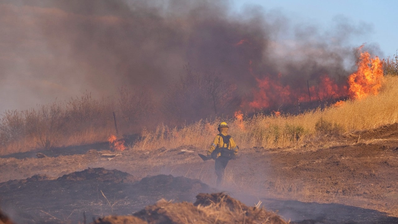 California wildfires prompt evacuations amid heat wave | Moneycontrol News