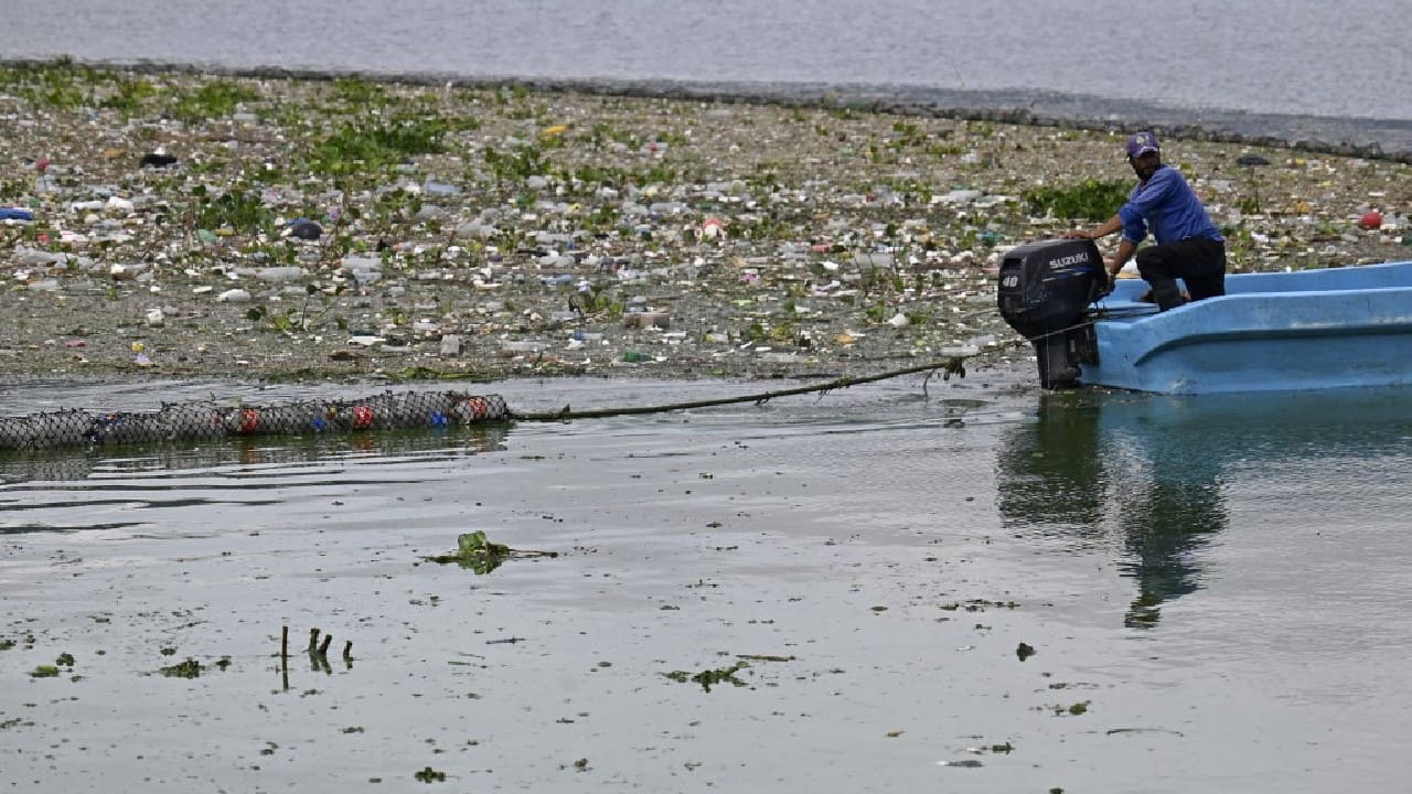 Plastic garbage covers Central American rivers, lakes and beaches