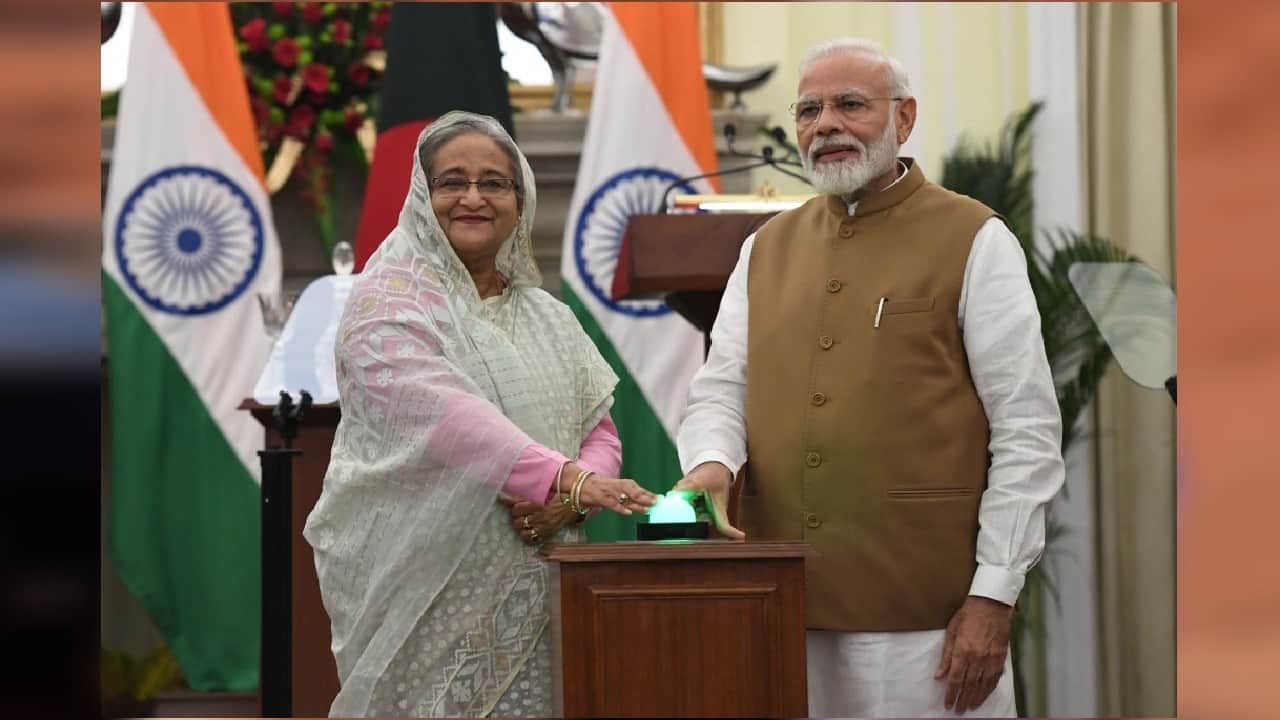 PM Narendra Modi meets Bangladesh PM Sheikh Hasina at Hyderabad House ...