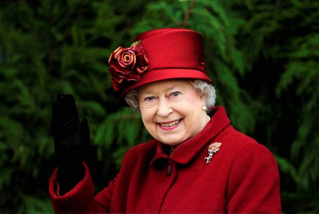 Hundreds queue as Queen Elizabeth II's final resting place opens to public